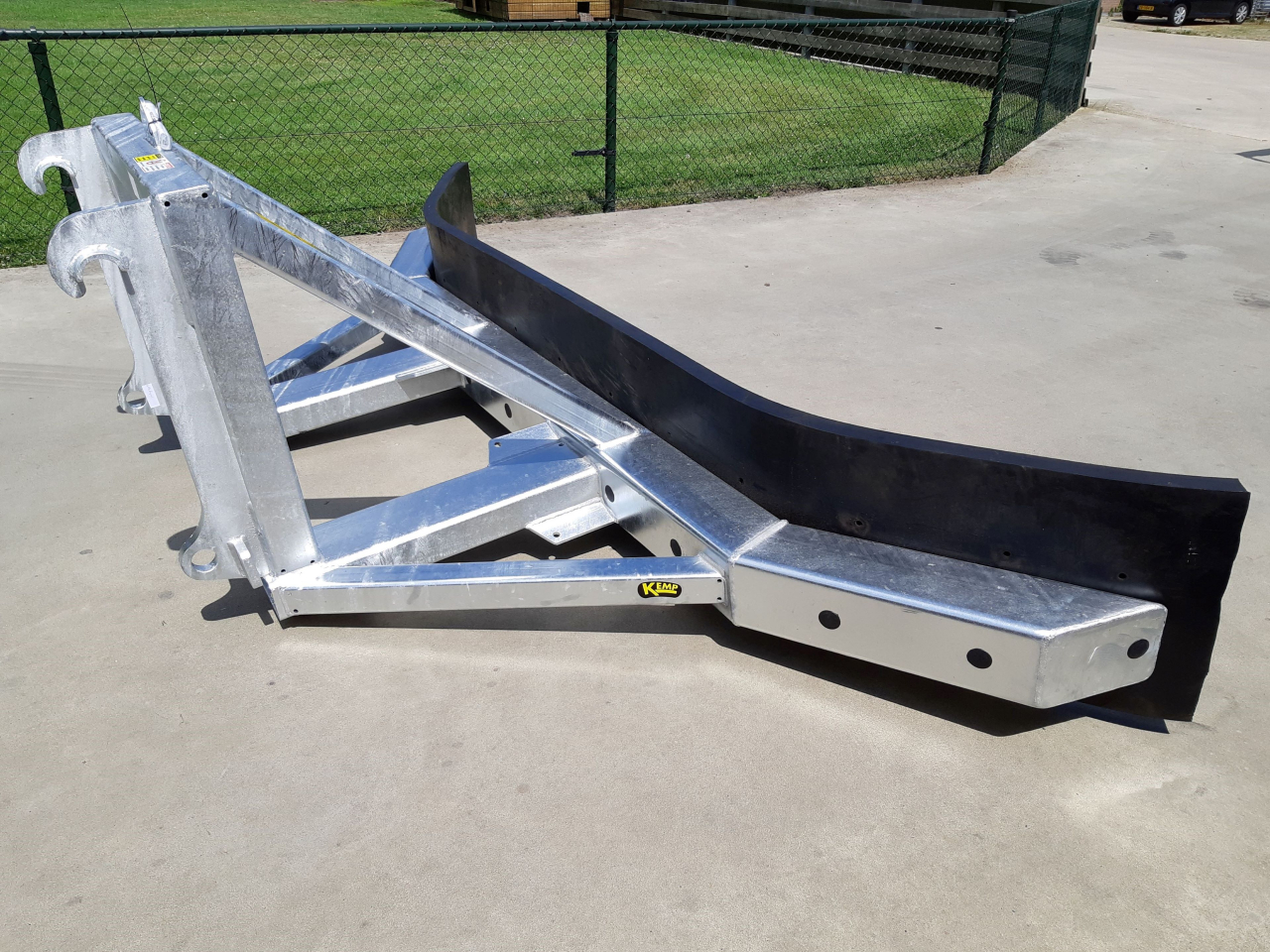 Heavy rubber scraper for snow/mud- Kemp Machines